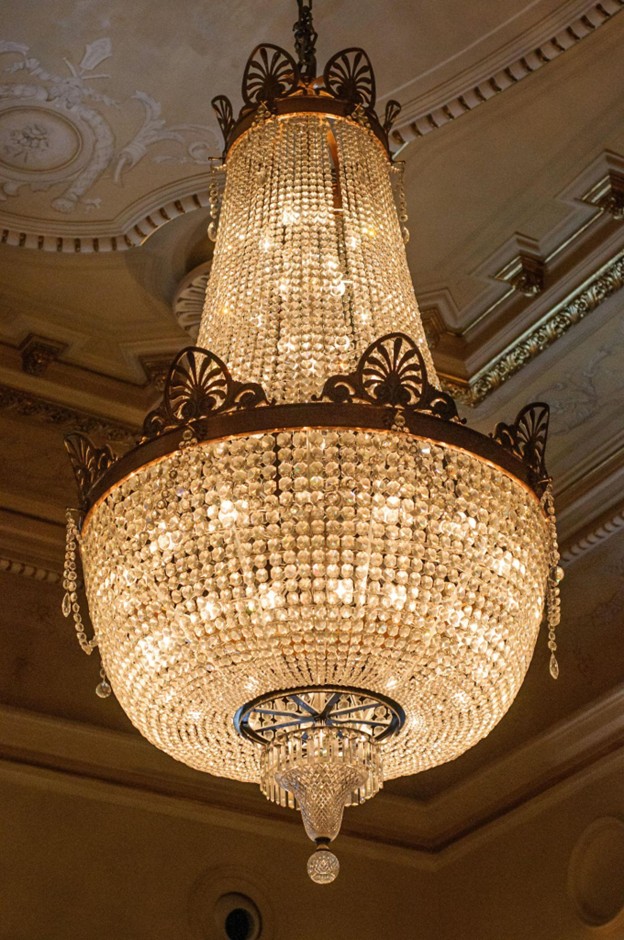8 Different Types Of Chandeliers - Planet Property